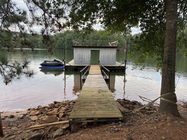 26′ x 32′ Enclosed Flat Top Sundeck Dock – Lake Lanier – Martin Docks